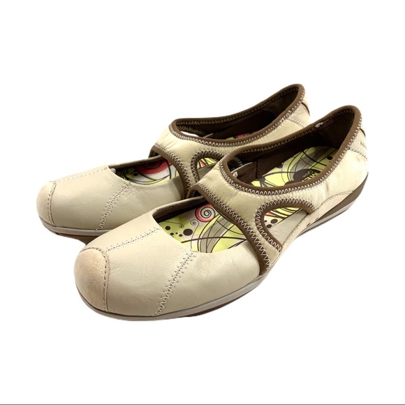 Merrell | Shoes | Merrell Pli Beige Leather Mary Jane Active Flats ...